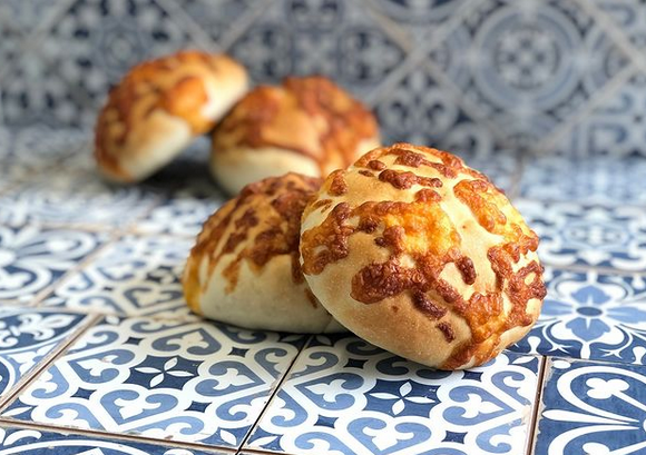 Cheese buns (6-pack) | Boa Bakery